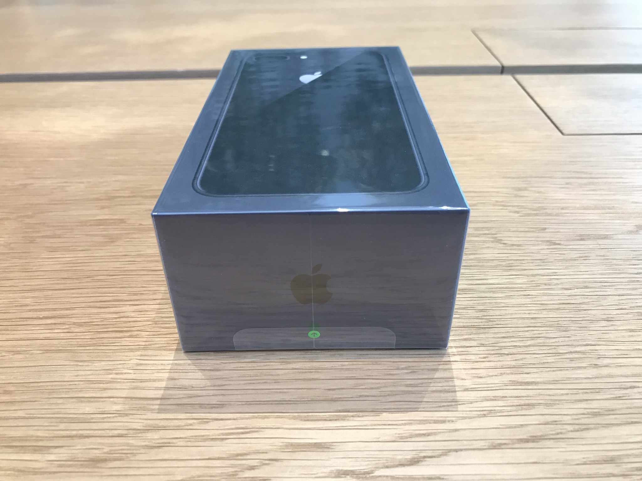 Space Gray iPhone 8 Plus Unboxing Photos - iPhone Hacks | #1 iPhone ...