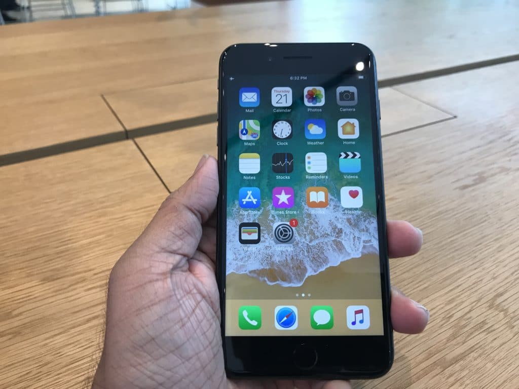 Space Gray iPhone 8 Plus Unboxing Photos - iPhone Hacks | #1 iPhone ...