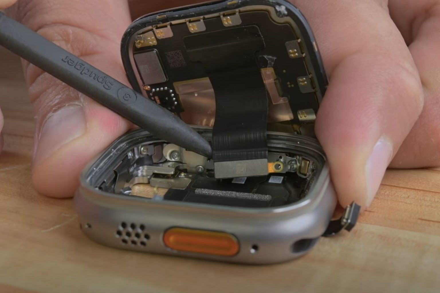 iFixit Apple Watch Ultra Teardown: Rugged, But Not Easily Repairable ...