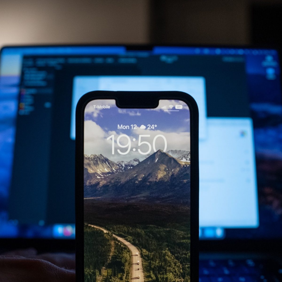 BlackBerry Storm VS iPhone 3G: Will RIM's First Touch Screen BlackBerry ...